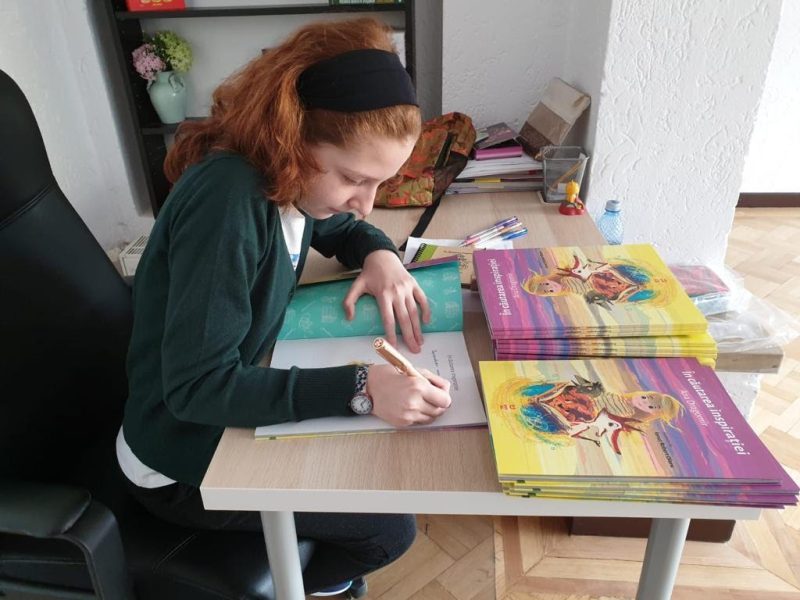 10 cărți de pus sub brad, recomandate de Ana Dragomir, autoarea de 14 ...
