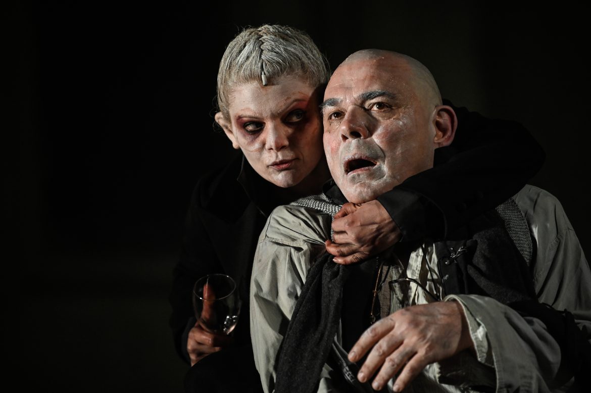 „Faust”-ul lui Purcărete revine pe scena Teatrul Național „Radu Stanca ...