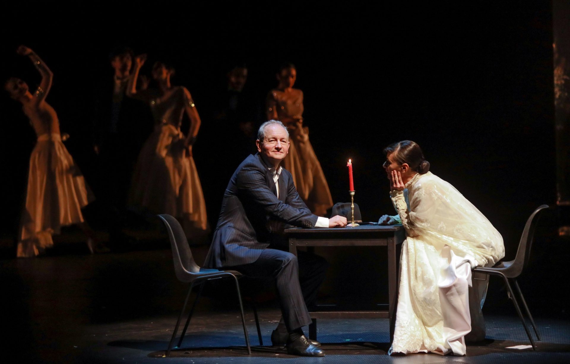 Pe scena mare a TNB, un spectacol care celebrează iubirea și bucuria de ...