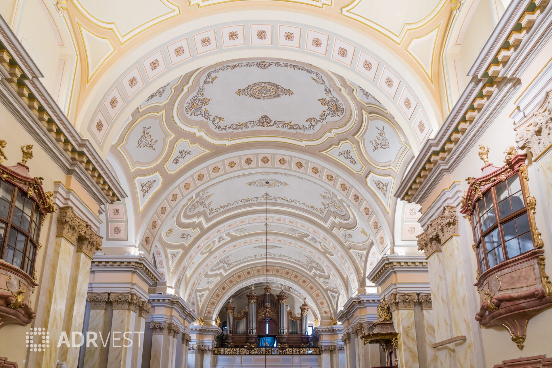 Imagini dintr-o clădire-simbol a Timișoarei, refăcută cu fonduri ...