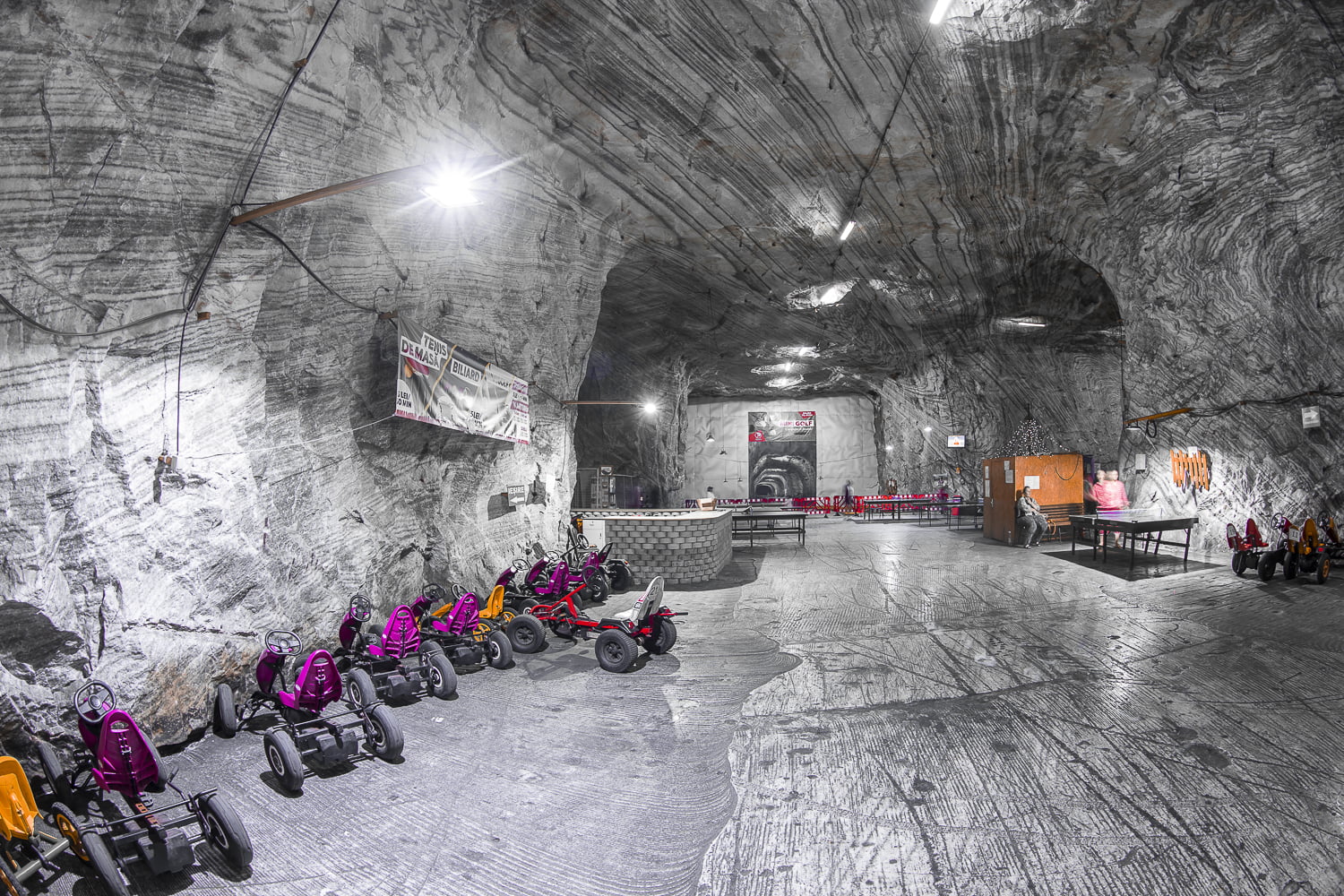 Salina Târgu Ocna, închisă. Bolovani de sare au căzut din tavan ...