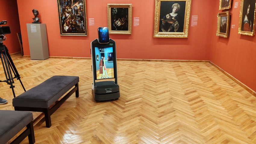 Primul robot din România ce va supraveghea un muzeu - Editia de Dimineata